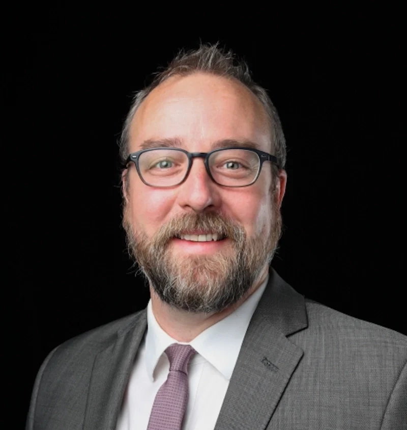 Debut Novelist Vernon at Conroy Center | Lowcountry Weekly